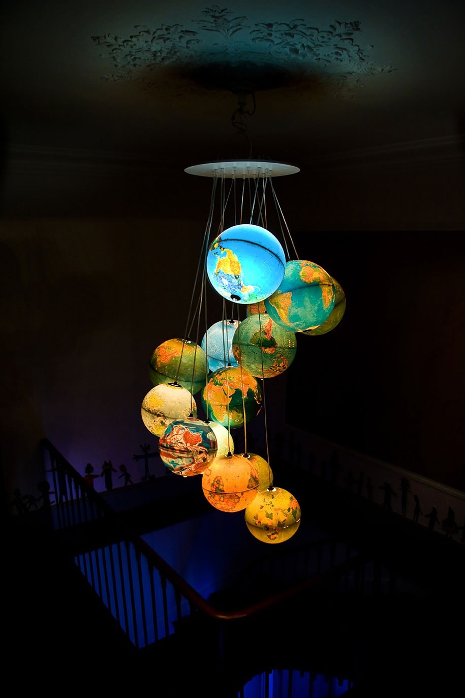 12 Amazing Light Lamps And Chandeliers Created Using Daily Life Objects ...
