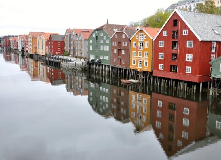 30 Splendid Examples Of Reflection Photography | FREEYORK