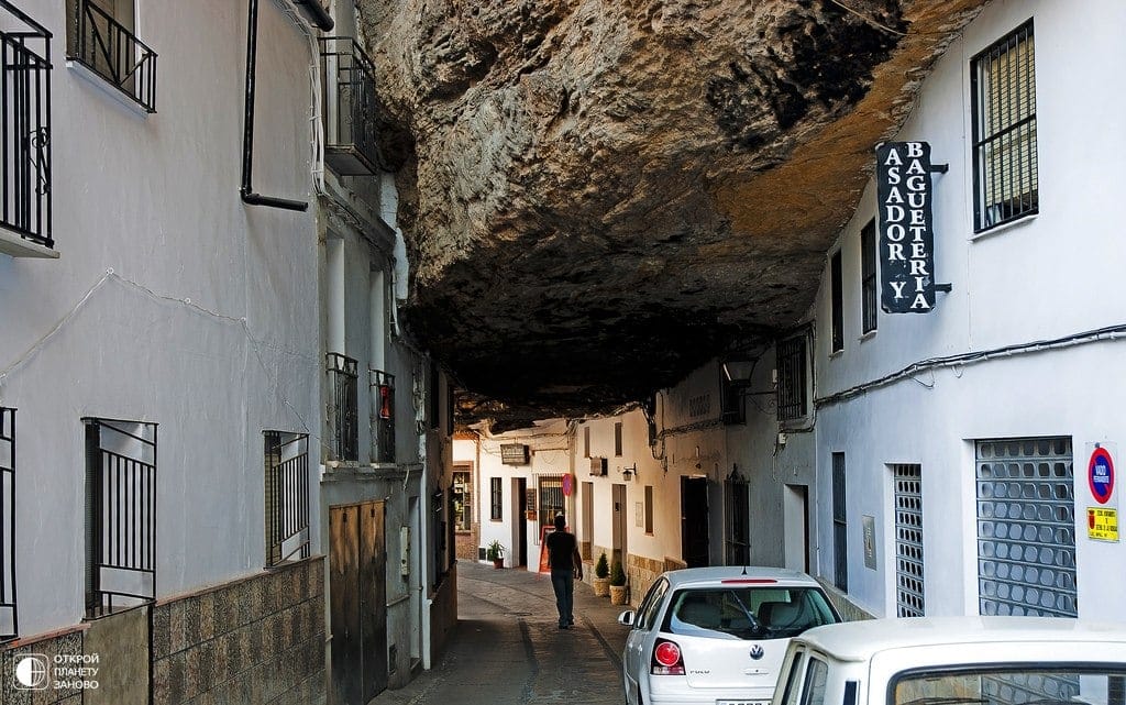 The City That Builts Into The Rock | FREEYORK