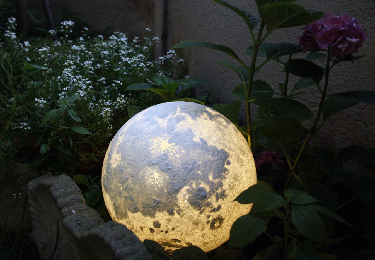 Hand-Crafted Moon And Planet Lamps Add A Twisting Divine Touch To Any ...