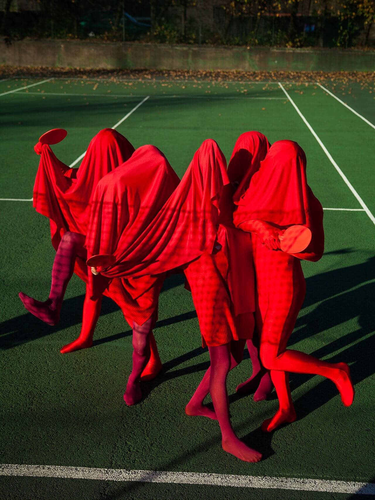 An English Photographer Showed Exaggeration Of Uniformity In A Playful ...