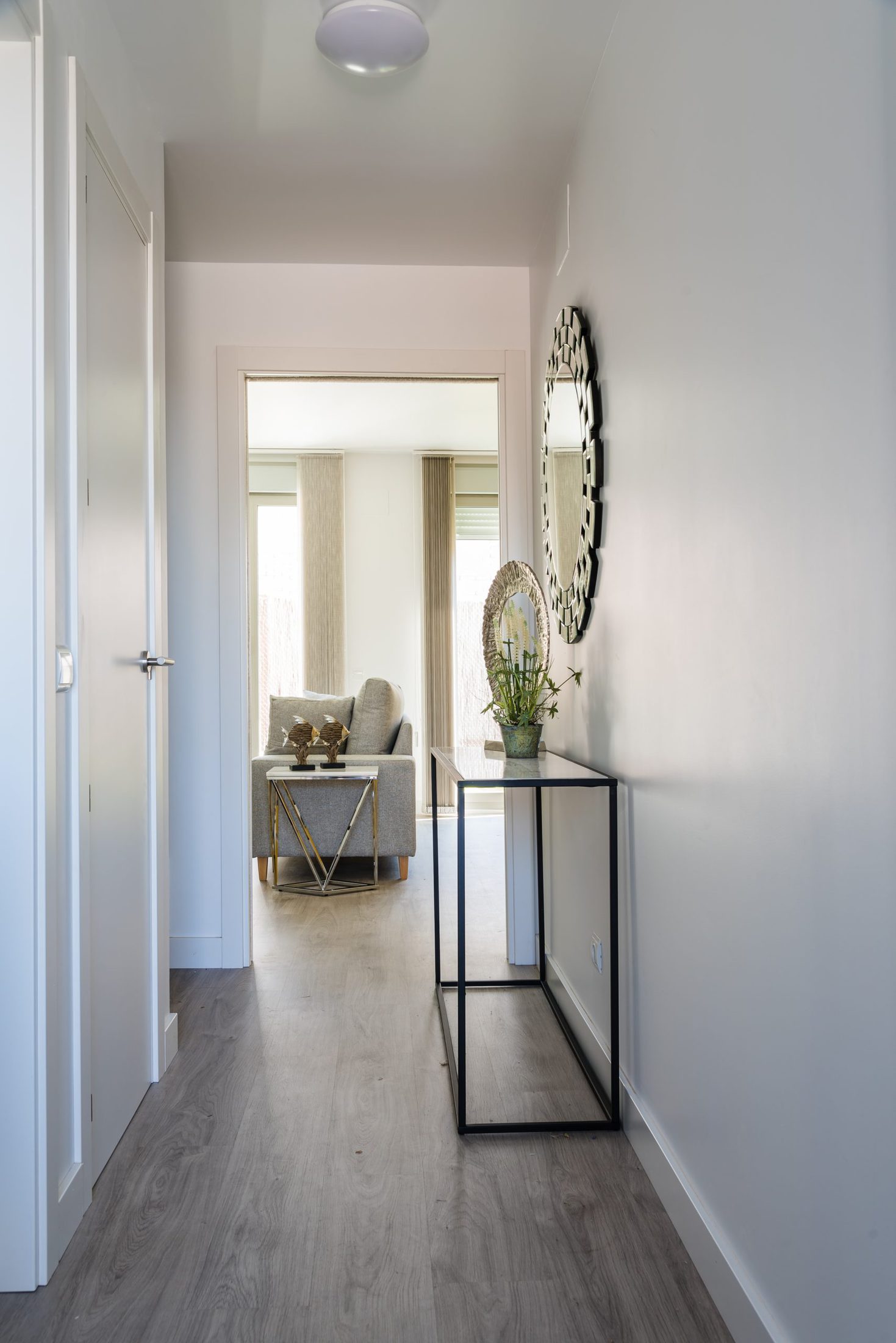 Decor Tips For A Welcoming Hallway | FREEYORK