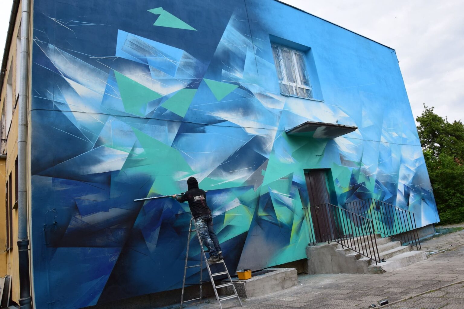 Polish Street Artist Pener Transforms Façade Into Stunning Mural | FREEYORK