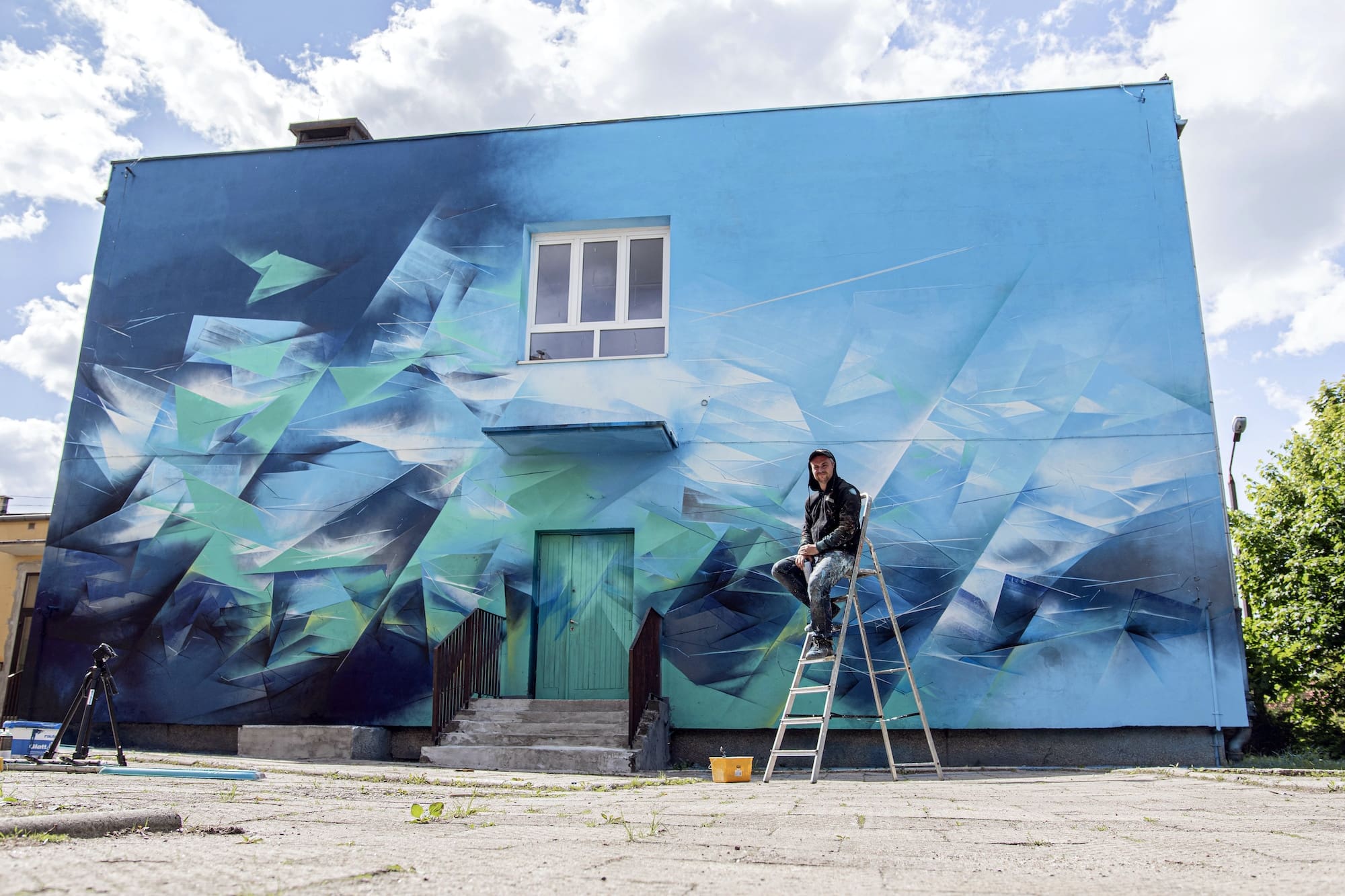 Polish Street Artist Pener Transforms Façade Into Stunning Mural | FREEYORK