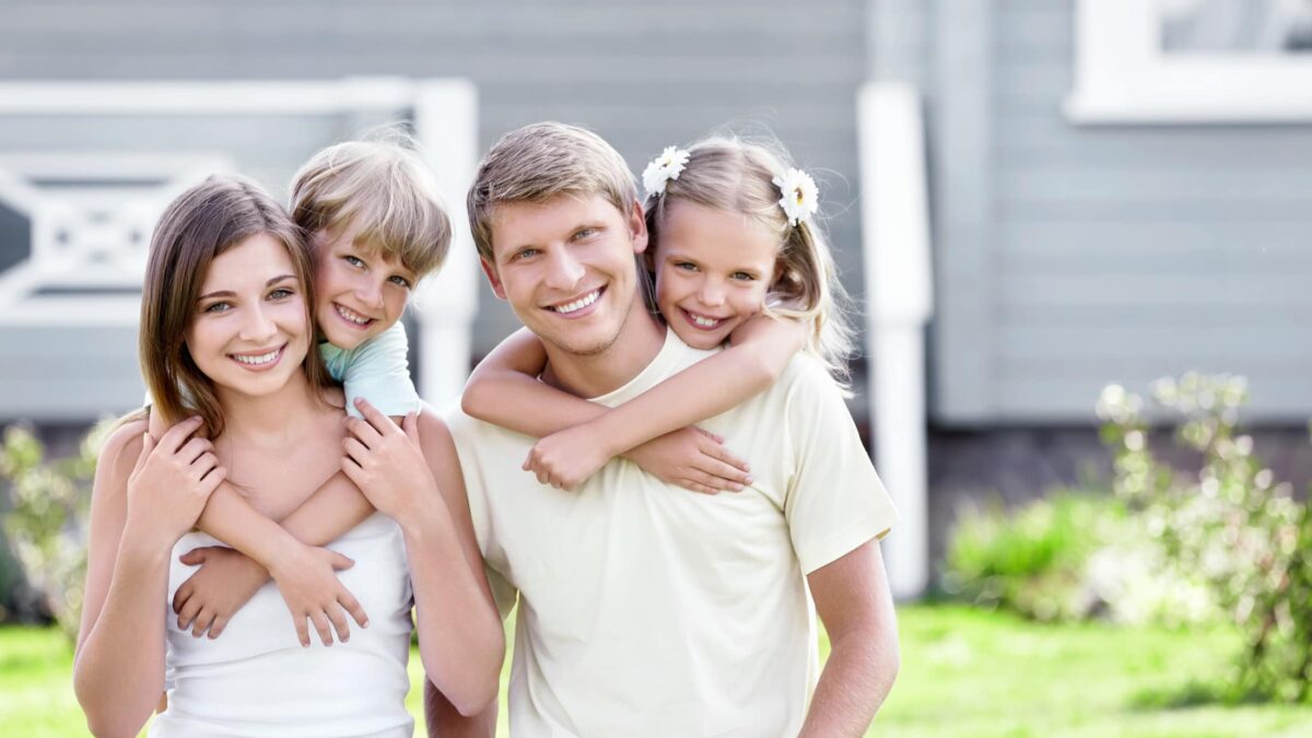 Black & White: Non-Identical Twins Lucy And Maria Aylmer From ...