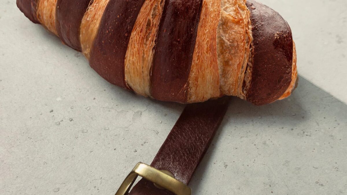 Surreal Portraits Of People In A Human Sized Fish Tank | FREEYORK